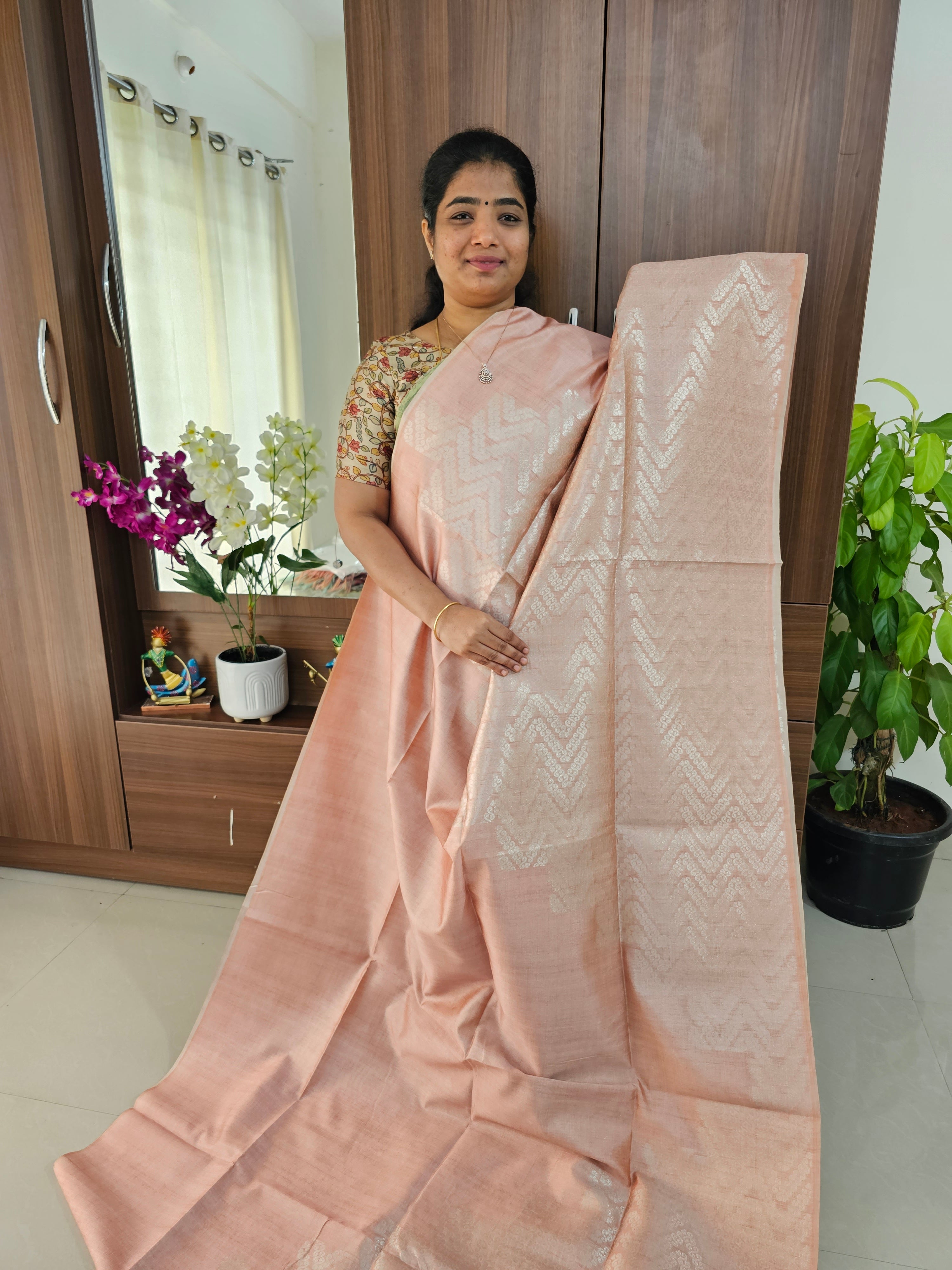 Semi Maandu Tussar Zari Weaving Saree - Pastel Peach – Looms Legacy